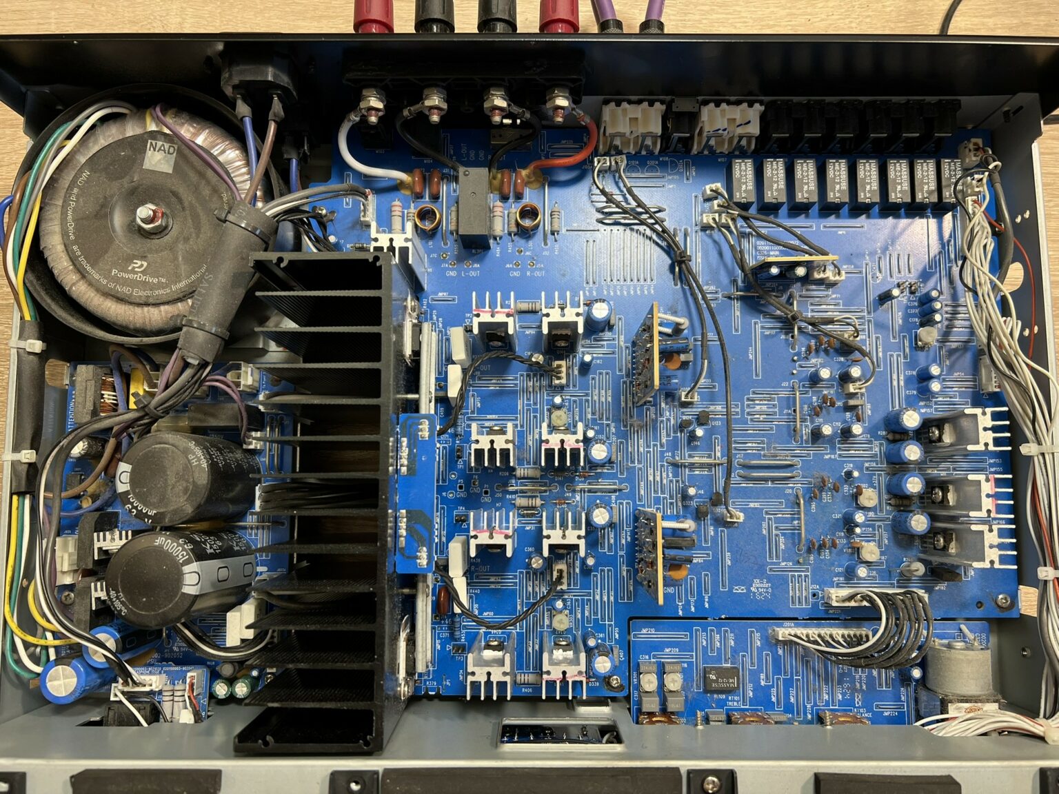 Trzaski z głośników? Wyjaśniamy skąd się biorą - Serwis Elektroniki ...